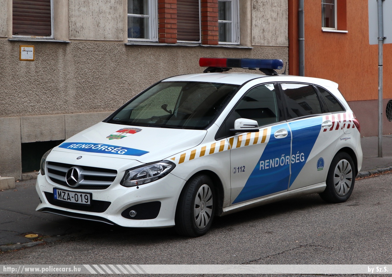 Mercedesek - mercedes405 - Policecars.hu galéria